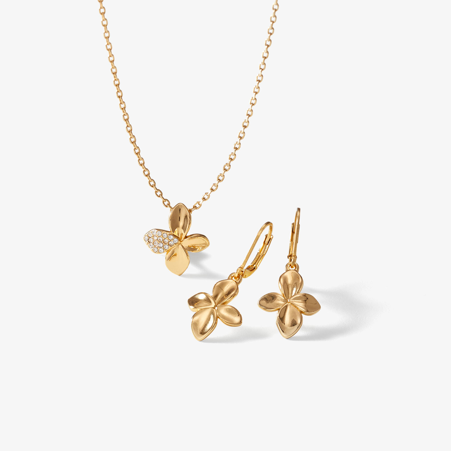 Colección Amarilis Dore. Collar y aretes .Yanbal - My Favorite Store